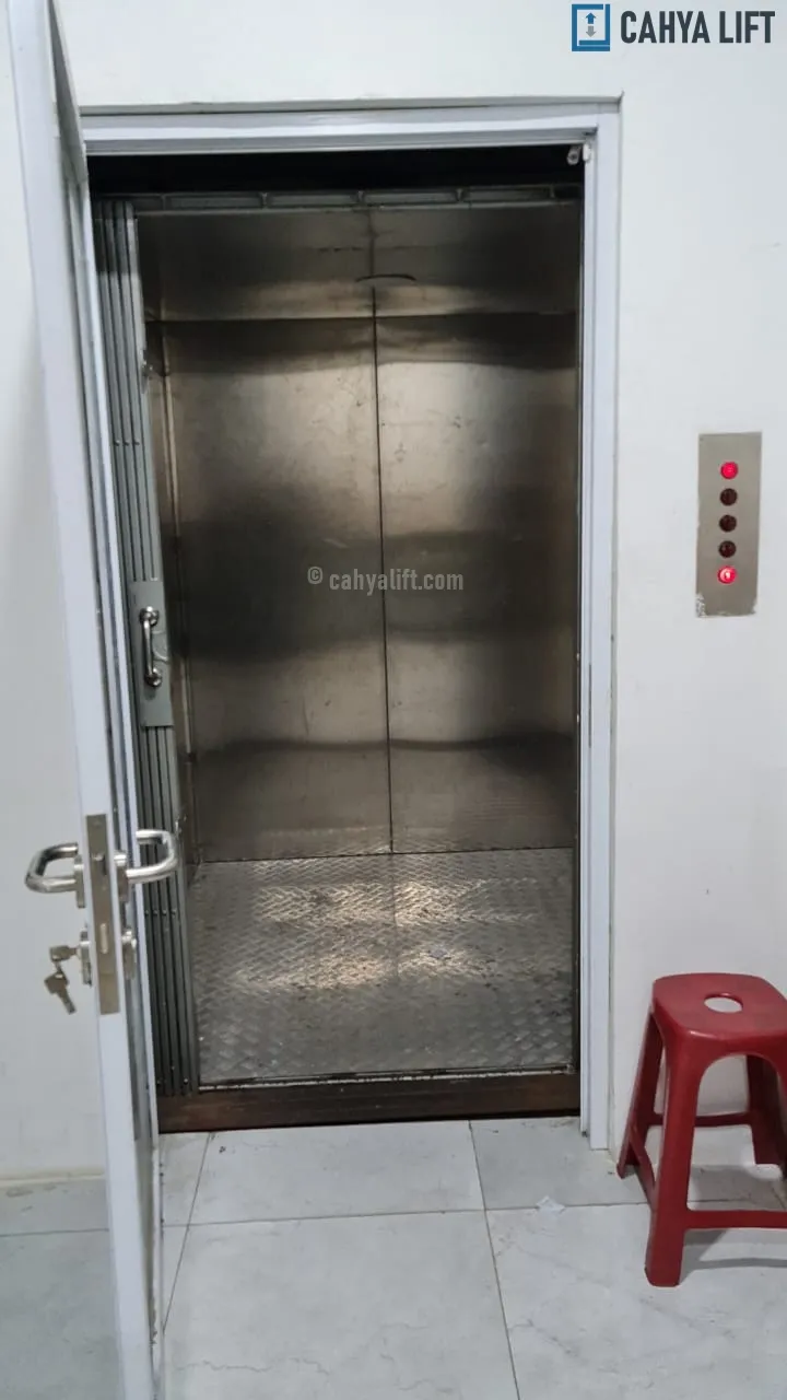 Lift Makanan 300 kg — Heavy-Duty Volume Tinggi | Cahya Lift